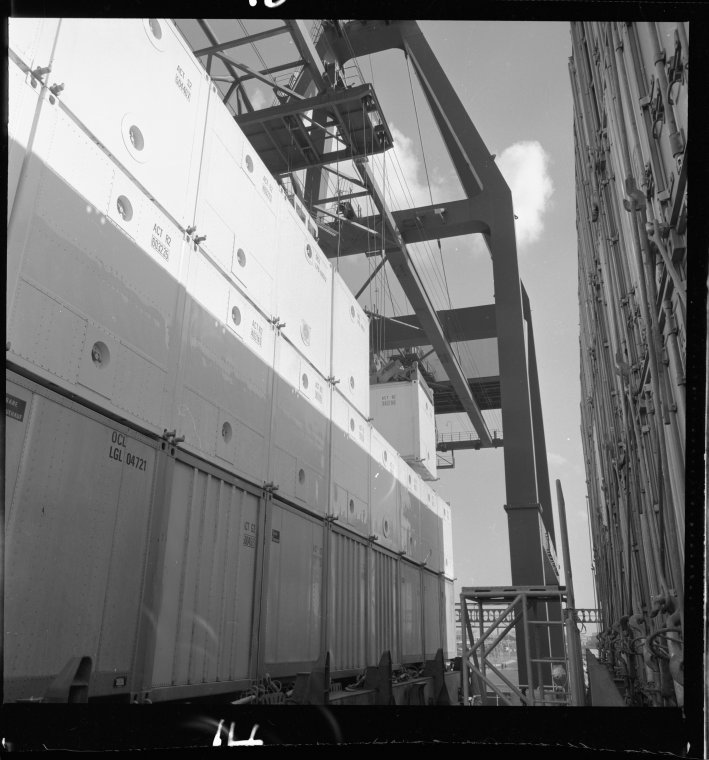 Portainer crane at No. 12 Berth of Fremantle Container Terminal, lifts ...