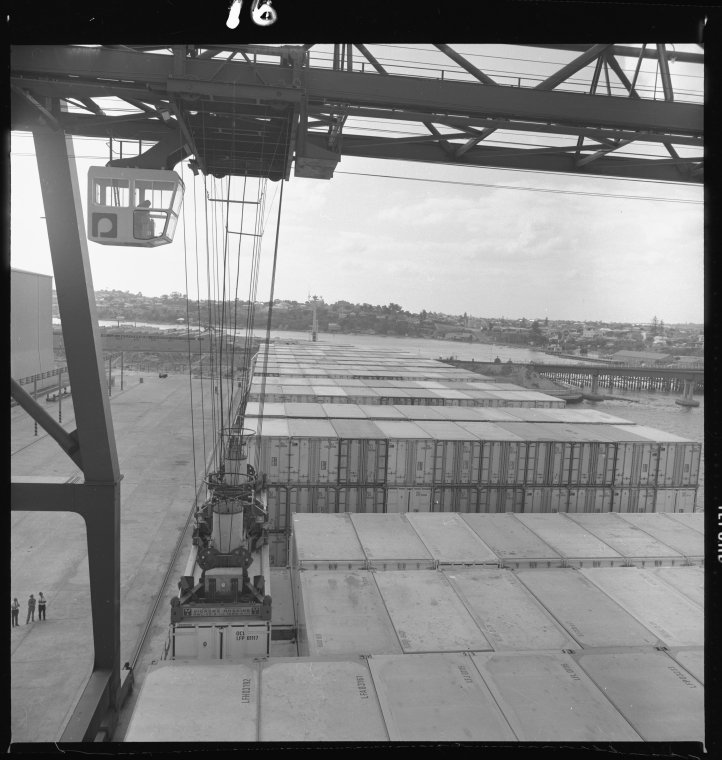 Portainer crane at No. 12 Berth of Fremantle Container Terminal, lifts ...
