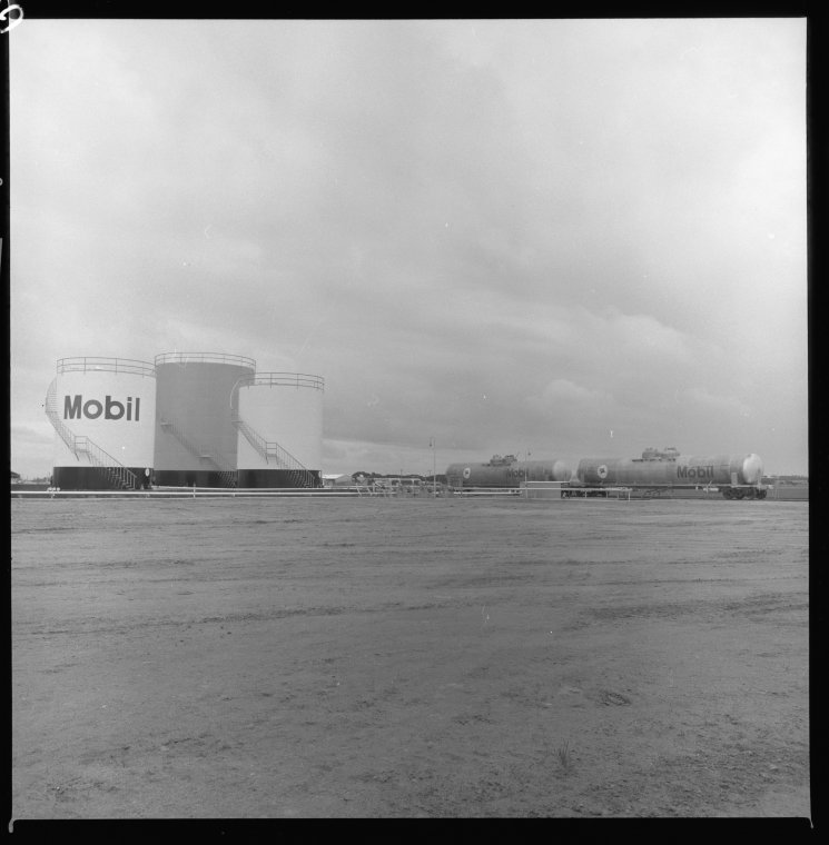 Official opening of the Mobil Oil (Australia) Merredin Bulk Plant - JPG ...