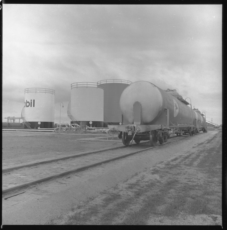 Official opening of the Mobil Oil (Australia) Merredin Bulk Plant - JPG ...