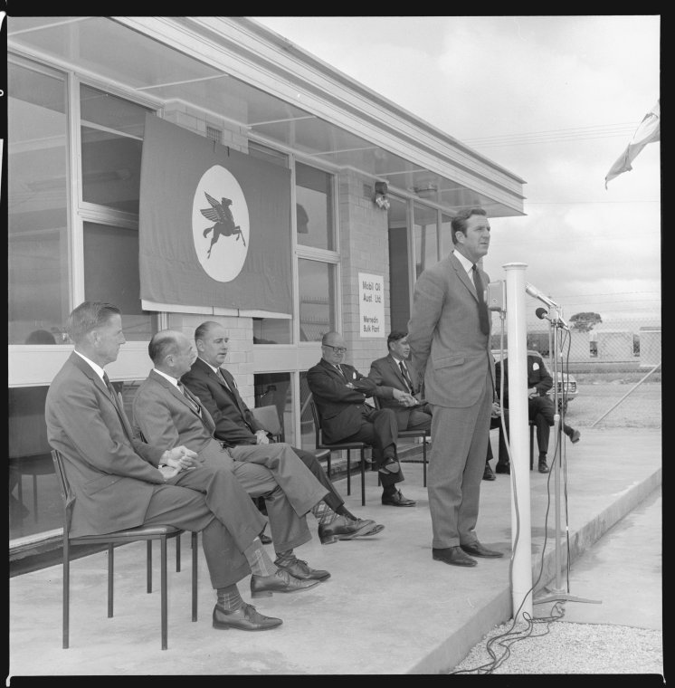 Official opening of the Mobil Oil (Australia) Merredin Bulk Plant - JPG ...
