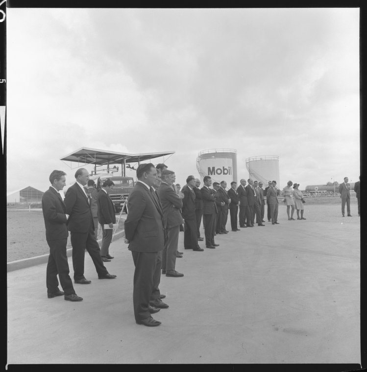 Official opening of the Mobil Oil (Australia) Merredin Bulk Plant - JPG ...