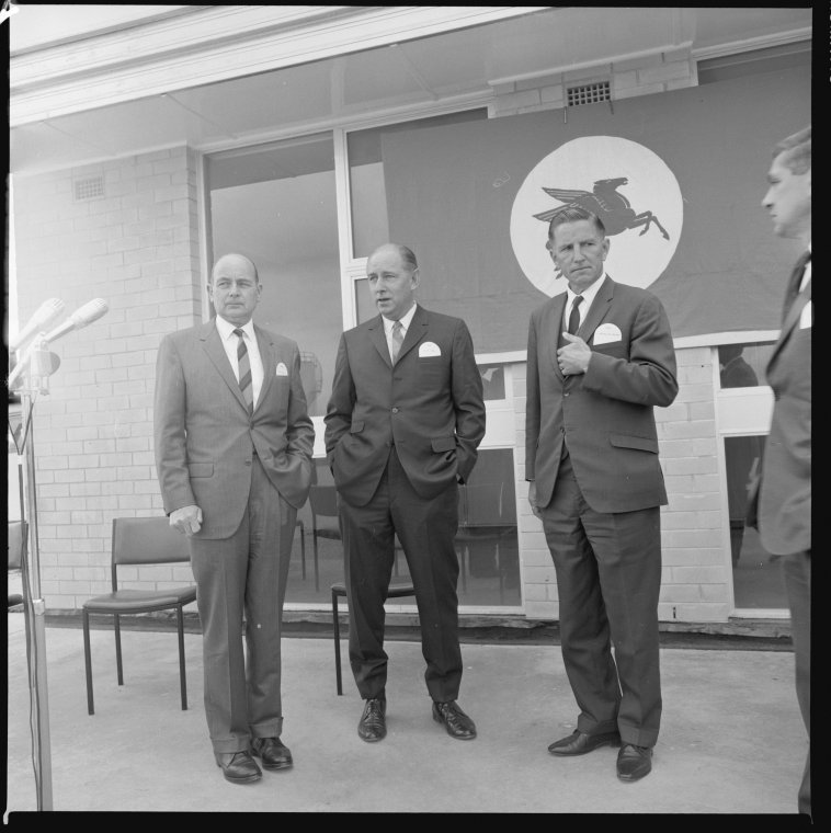 Official opening of the Mobil Oil (Australia) Merredin Bulk Plant - JPG ...