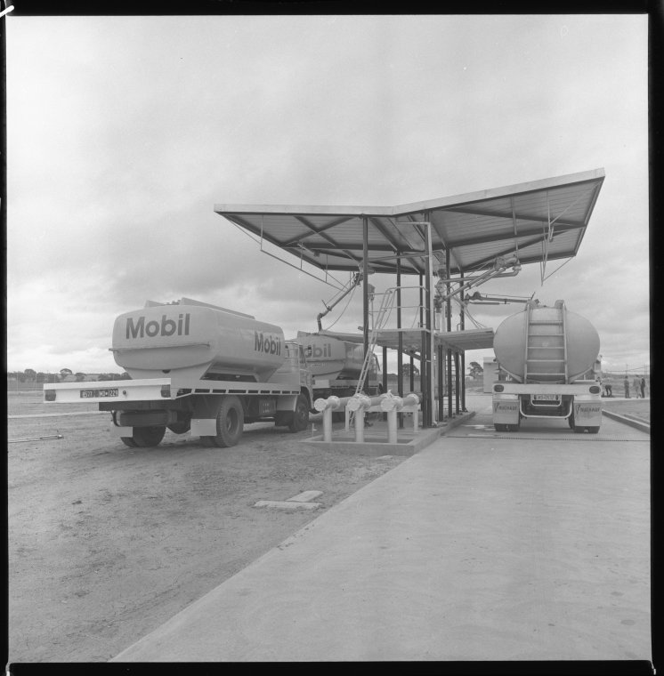 Official opening of the Mobil Oil (Australia) Merredin Bulk Plant - JPG ...