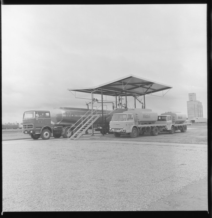 Official opening of the Mobil Oil (Australia) Merredin Bulk Plant - JPG ...