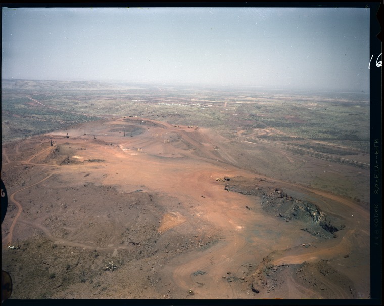 Mt Newman iron ore mine on Mt Whaleback, December 1969 - JPG 116.1 KB