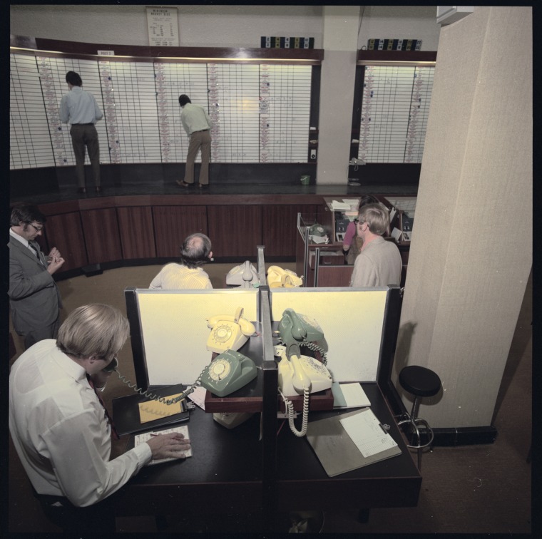 On the floor of the Stock Exchange, Perth, October 1971 - JPG 129.5 KB