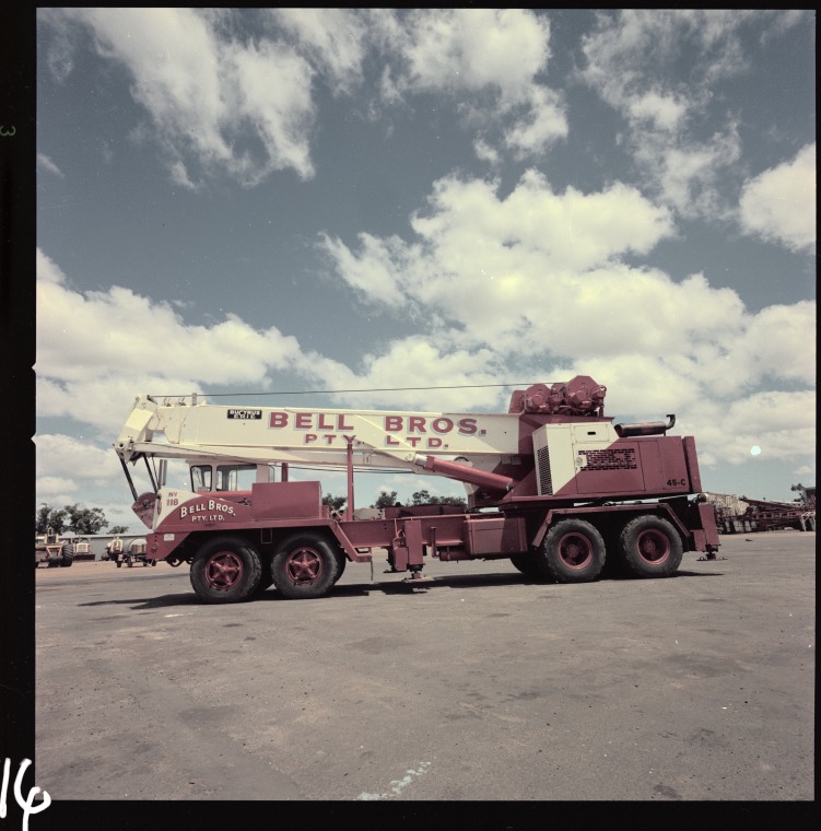 Bell Bros mobile crane, October 1971 - JPG 131.2 KB