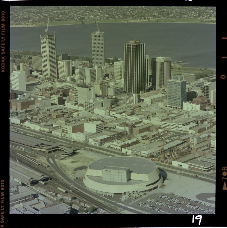 Aerial photographs of Perth CBD, 16 July 1975 - JPG 173.7 KB