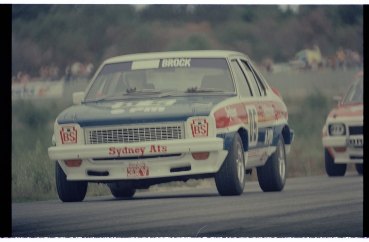 Peter Brock racing at Wanneroo Raceway, 3 May 1976 - JPG 70.3 KB