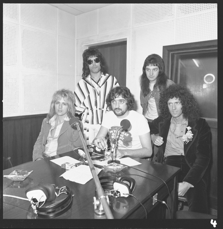 Queen at the studios of Radio 6PM, Perth, 12 April 1976 - JPG 147.4 KB