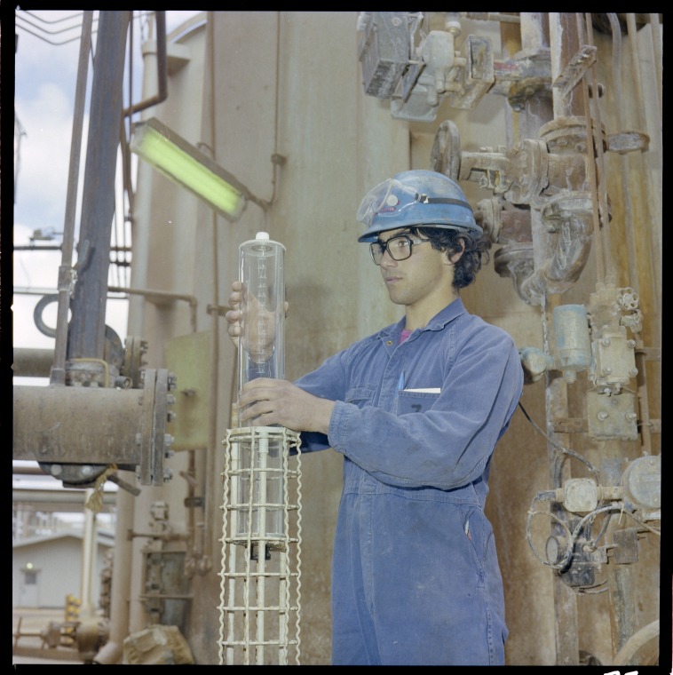 Working for Alcoa in Western Australia, Pinjarra and Kwinana, 3 October ...