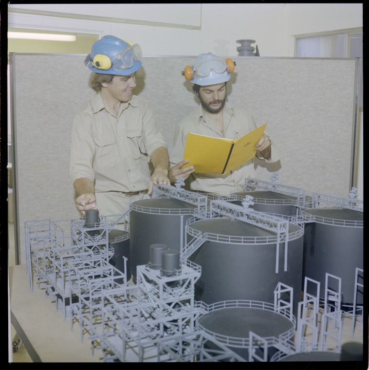 Working for Alcoa in Western Australia, Pinjarra and Kwinana, 3 October ...