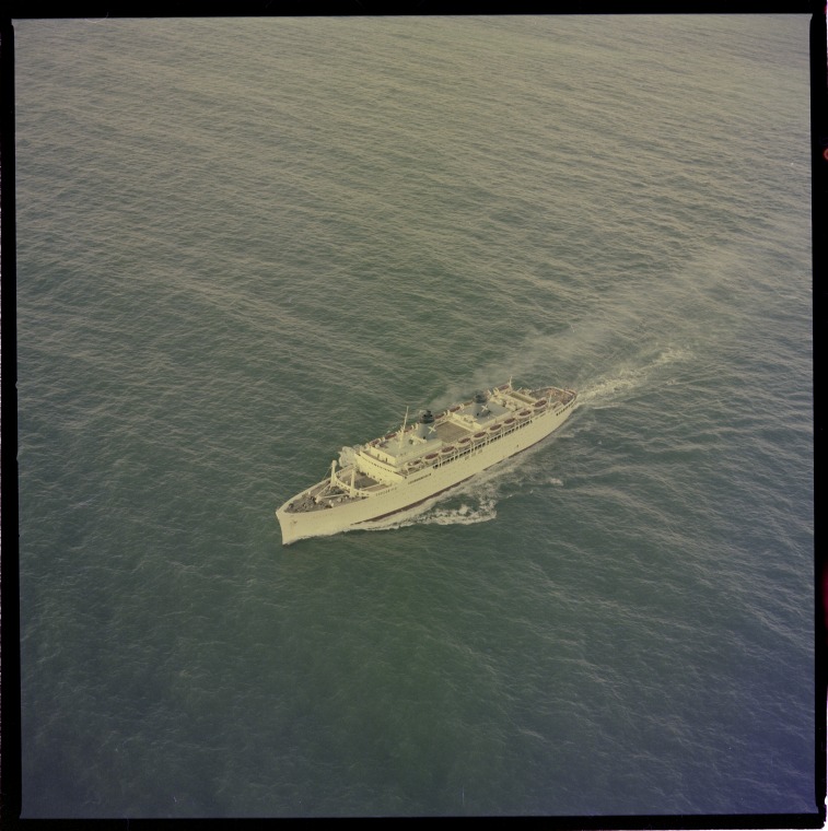 Cruise ship Ellinis, Fremantle, 19 May 1977 - JPG 138.7 KB