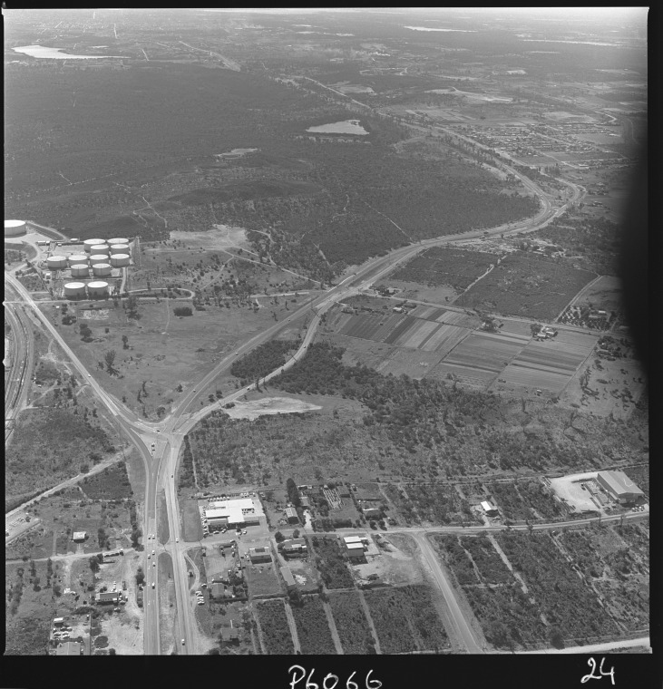Rockingham Road, Naval Base, under construction, 13 July 1977 - JPG 179 ...