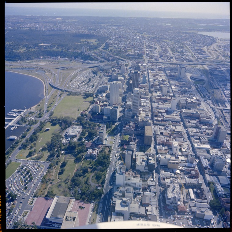 Aerial photographs of the City of Perth, 28 August 1978 - JPG 218.7 KB