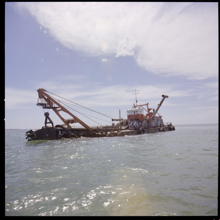 Cockburn Cement dredging shell sand at Owen Anchorage for the Munster ...