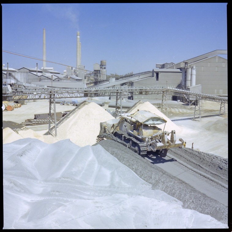 Cockburn Cement dredging shell sand at Owen Anchorage for the Munster ...
