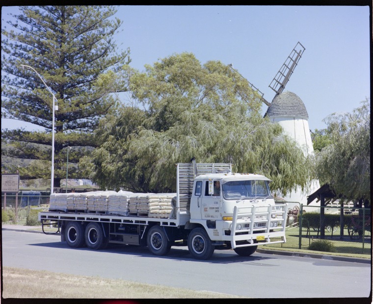 Cockburn Cement trucks, South Perth, 31 October 1980 - JPG 173.8 KB