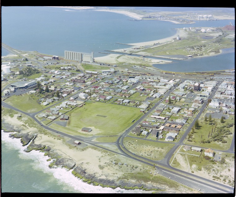 Aerial photographs of Bunbury and Port, 13 October 1981 - JPG 167.9 KB
