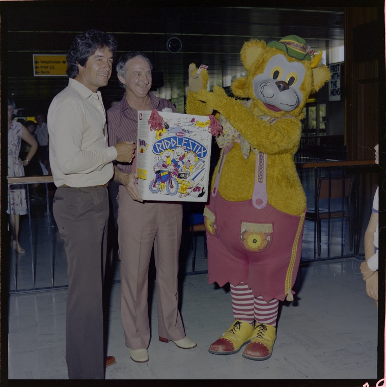 Fat Cat and children at the Jumbo Party, Perth Airport, 3 February 1982 ...