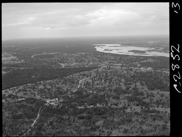 Aerial photographs of Woodvale, 10 April 1985 - JPG 116.6 KB