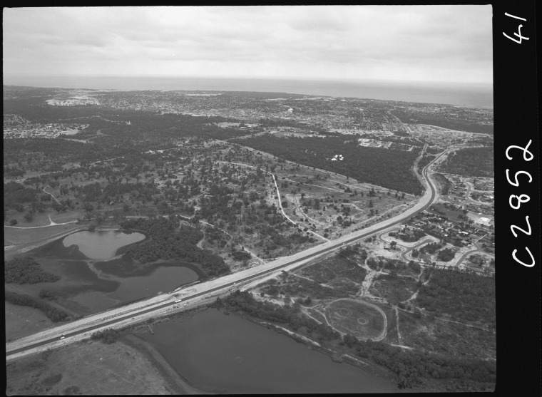 Aerial photographs of Woodvale, 10 April 1985 - JPG 107.9 KB