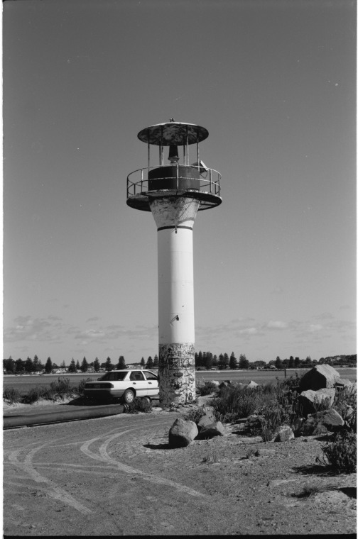 Lighthouse, Esperance on end of groyne looking towards town - JPG 77.8 KB
