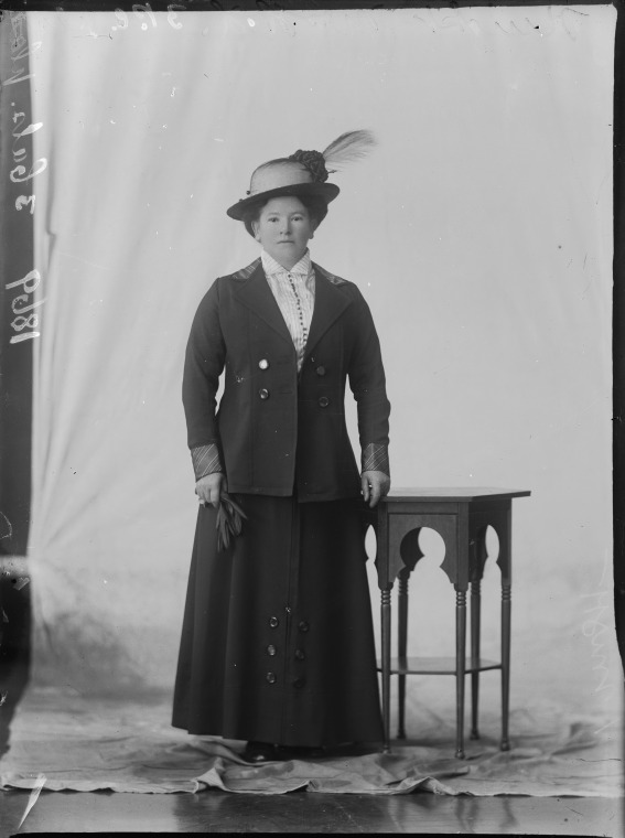 Studio portrait of Mrs Rebecca Knight - JPG 61.1 KB