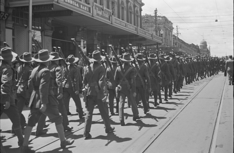 Troops march down Barrack Street, Perth - JPG 96.9 KB