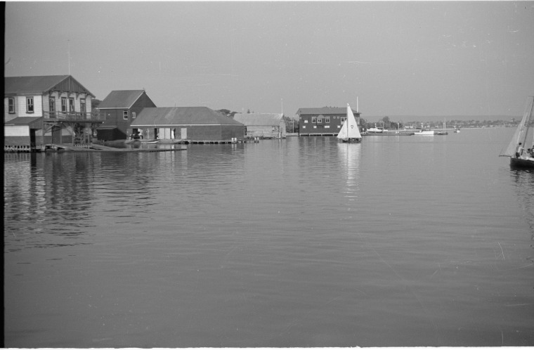 Buildings on the Swan River, Perth, 3 March 1940 - JPG 61.4 KB