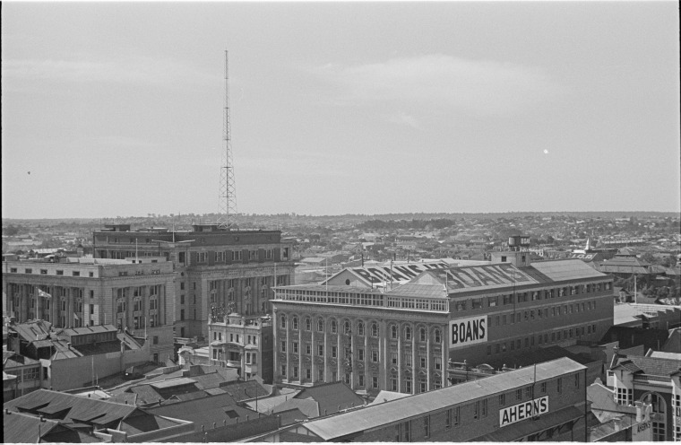 Perth from the Town Hall tower, October/November 1940 - JPG 92.9 KB