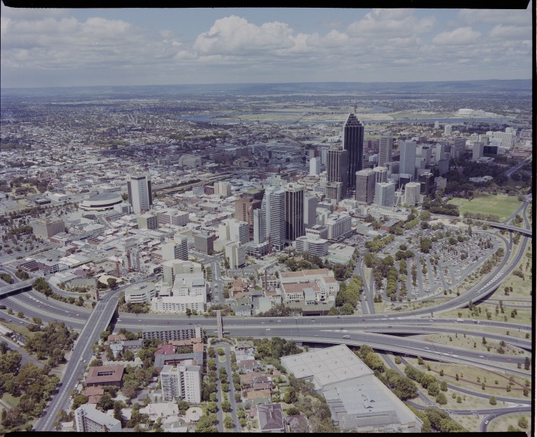 Aerial photograph of Perth, January 1988 - JPG 181.1 KB
