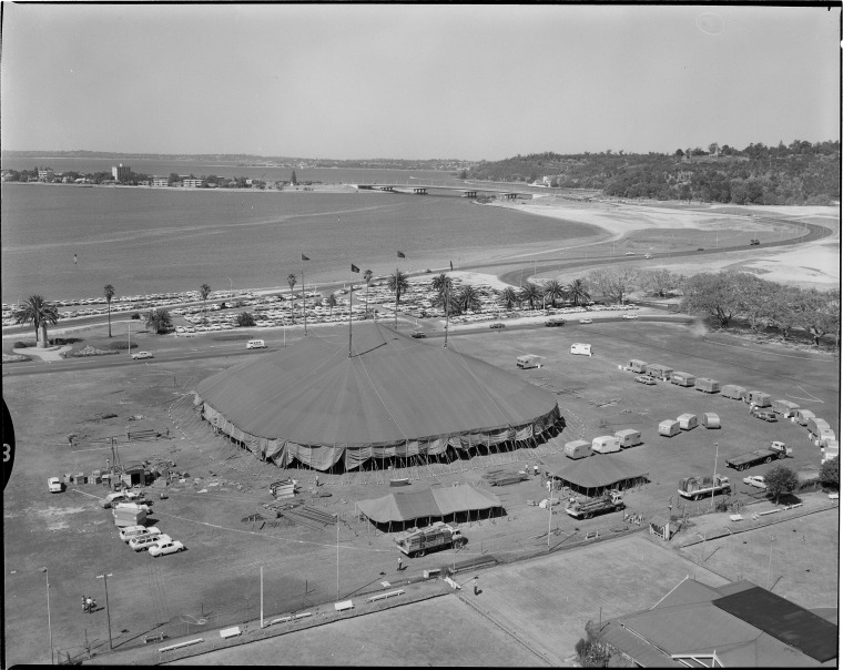 Great Moscow Circus setting up on the Esplanade, Perth, January 1968 ...