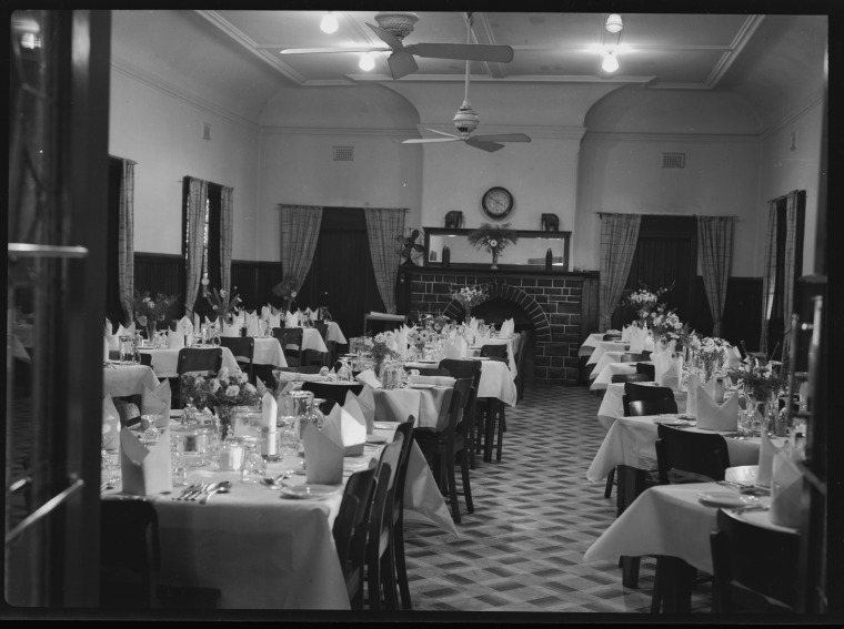 Inside the Rockingham Hotel - JPG 92.2 KB