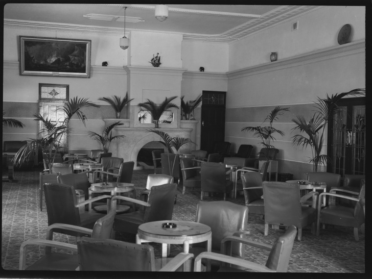 Inside the Rockingham Hotel - JPG 98.4 KB