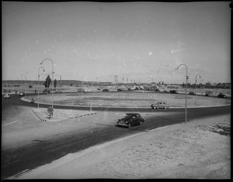 The Causeway and the Causeway roundabout, Perth - JPG 93.2 KB
