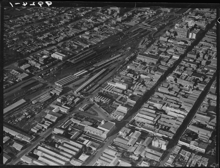 Aerial photograph of Perth and the Perth Railway Yards - JPG 180.1 KB