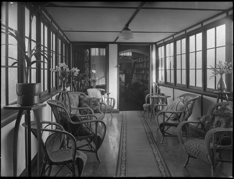 Cox Bros premises in Perth, warehouse and 92 William Street. - JPG 123.0 KB