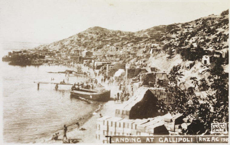 Landing at Gallipoli ANZAC 1915. - JPG 115.5 KB