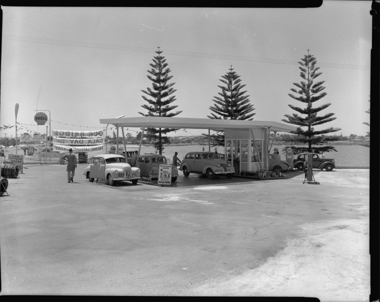 Canning Bridge Service Station, 13 November 1959. - JPG 105.7 KB