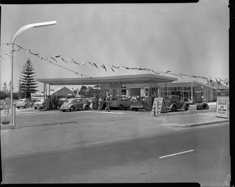 Canning Bridge Service Station, 13 November 1959. - JPG 100.9 KB