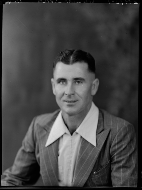 Tom Starcevich VC and Mrs Kathleen Starcevich, 17 April 1956. - JPG 57.0 KB