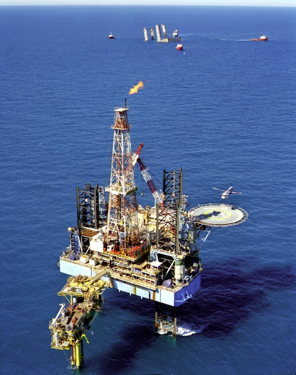 Installation of the Wandoo B Concrete Gravity Structure on the North ...