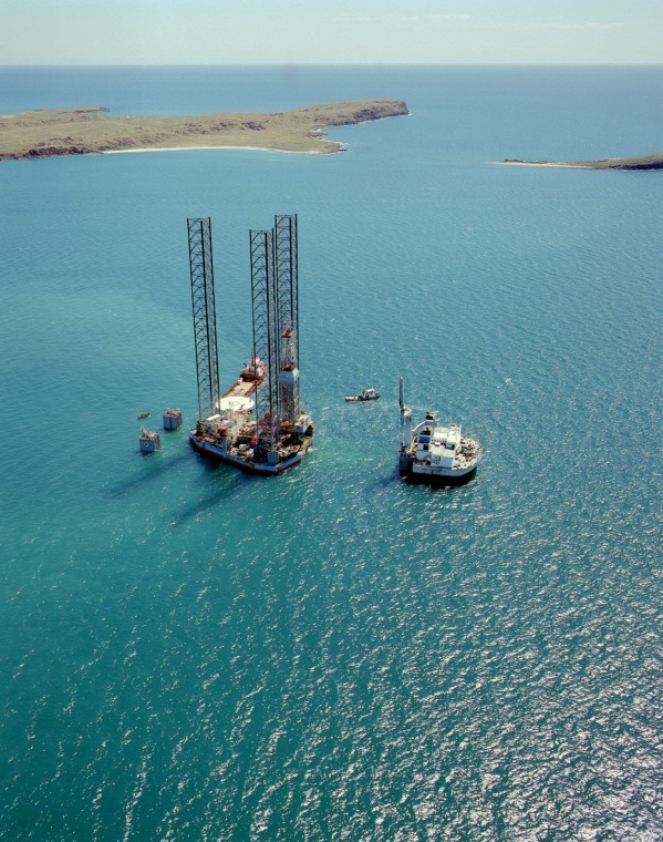 Apache Energy offshore exploration, Karratha, 5 September 2001. - JPG ...