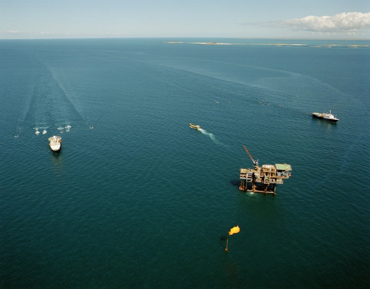 Apache Energy offshore exploration, Karratha, 5 September 2001. - JPG ...