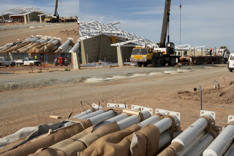 Rockingham Station under construction, 14 August 2006. - JPG 133.4 KB