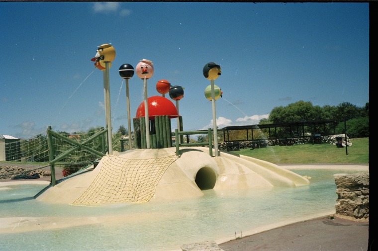 An attraction at Atlantis Marine Park, Two Rocks, November 1989. - JPG ...