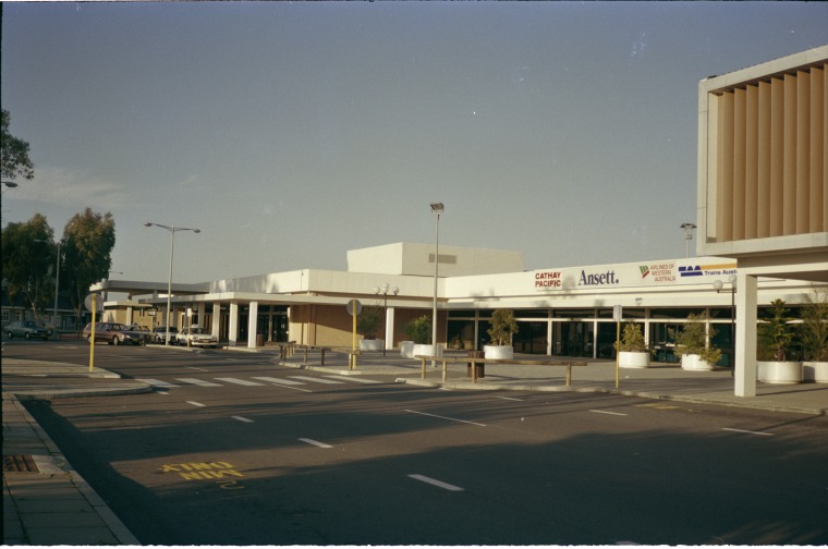 Perth Airport, October 1984. - JPG 76.4 KB