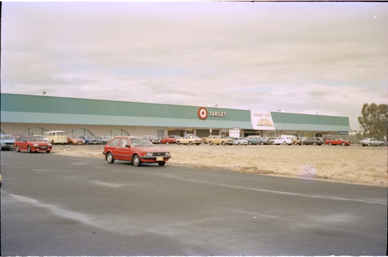 Morley City Shopping Centre, July 1986. - JPG 74.9 KB